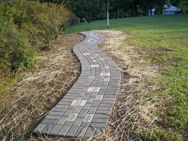 Memorial engraved brick trail : Bricks R Us